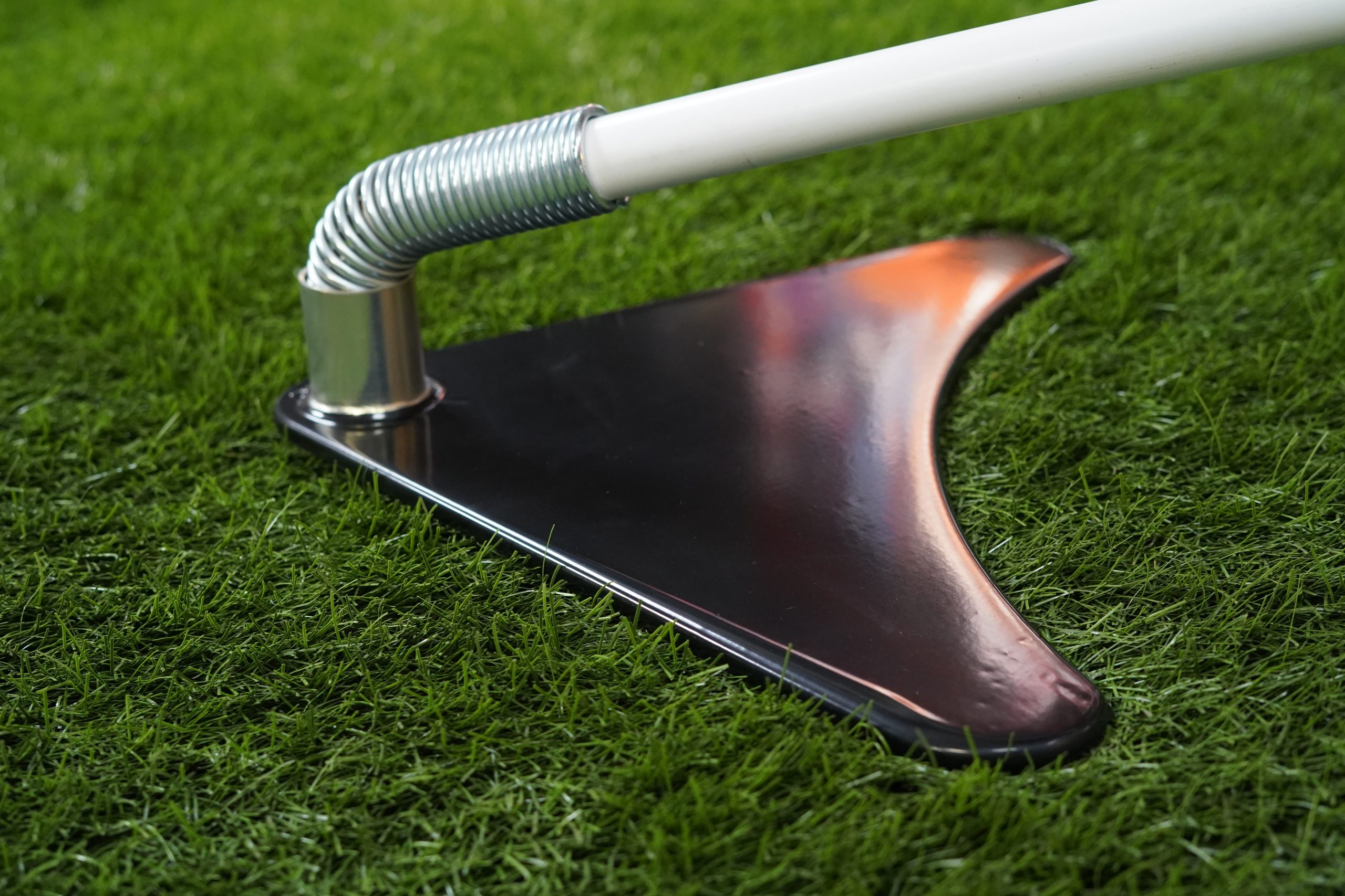 Premium Spring Back Corner Bases - Freestand x 1 - Mark Harrod Ltd.