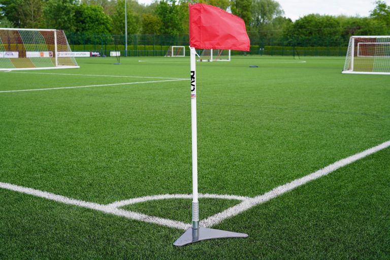 Premium Spring Back Corner Flag Base Package - freestand x 4 - Mark ...
